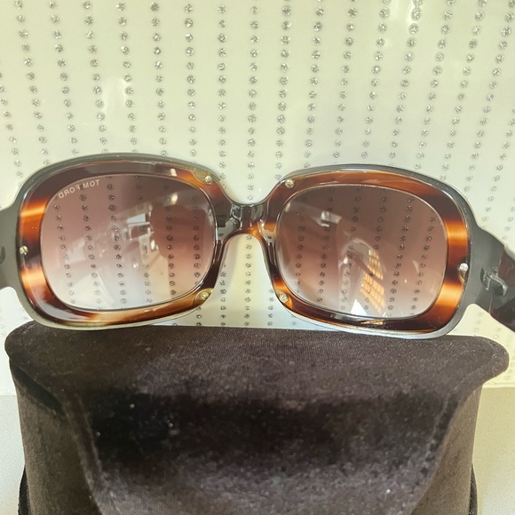 Tom Ford | Accessories | Tom Ford Lisa Tf28 Color R65 | Poshmark